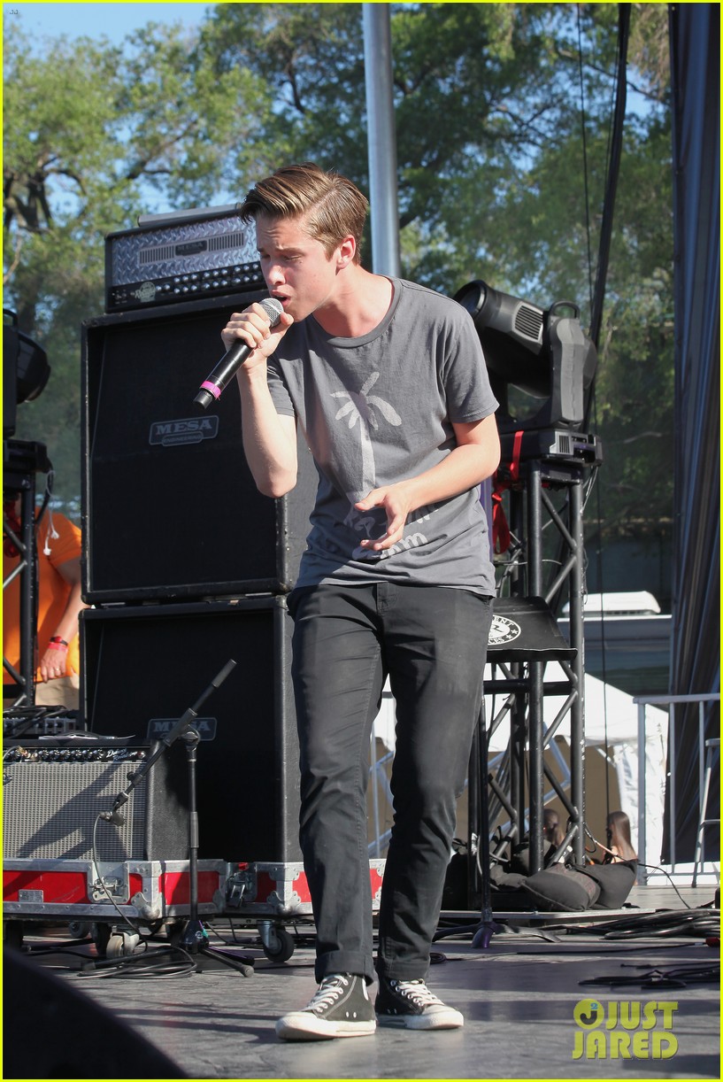 Singer Ryan Beatty Comes Out as Gay: 'Proud to Be a Raging Homosexual ...