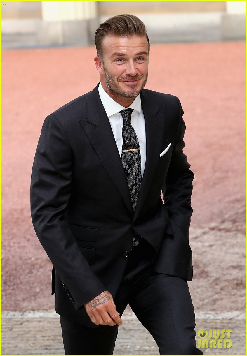 David Beckham Gets a Big Smile from Queen Elizabeth: Photo 3690448 ...