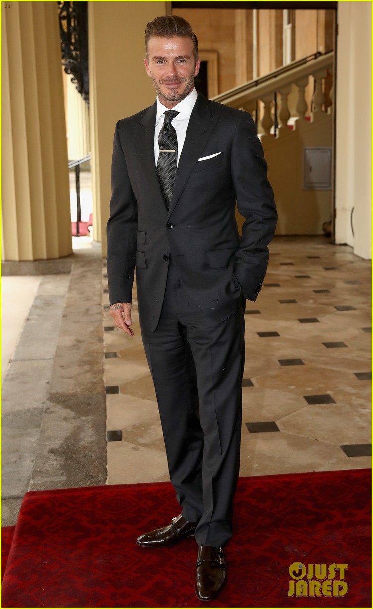 David Beckham Gets a Big Smile from Queen Elizabeth: Photo 3690451 ...