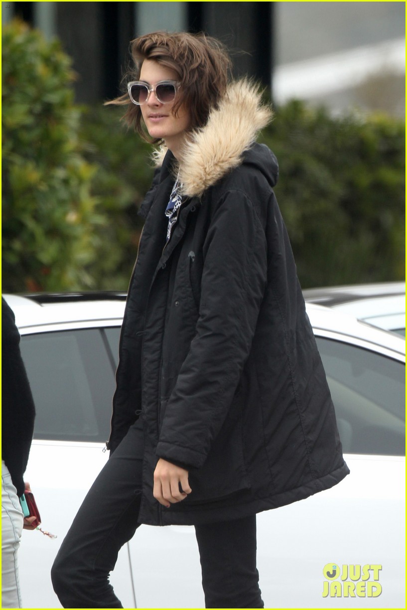 Dylan Brosnan Smashes His Hand in a Car Door!: Photo 3682492 | Dylan ...