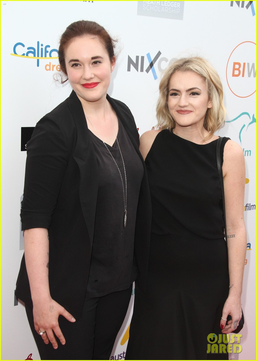 Heath Ledger's Father & Half-Sisters Unite At Scholarship Dinner ...