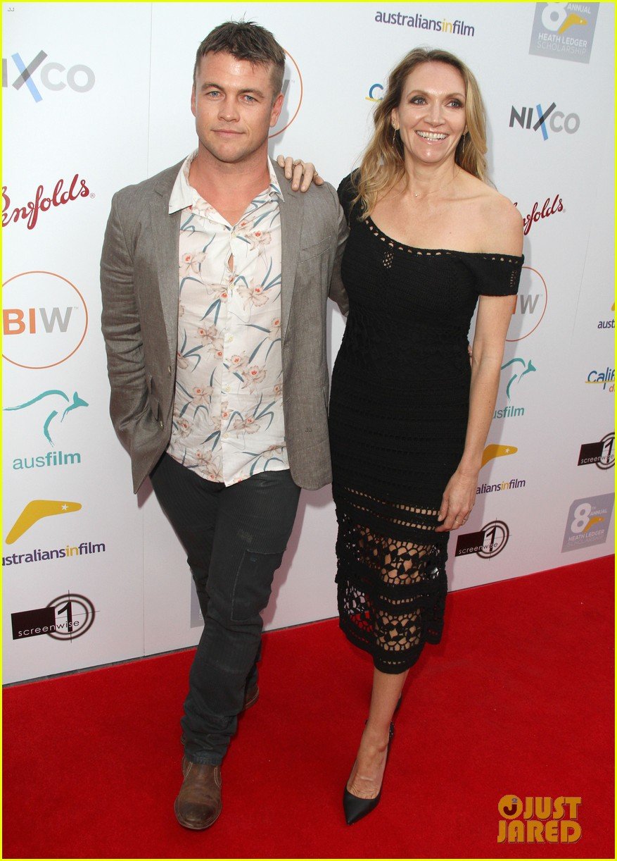 Heath Ledger's Father & Half-Sisters Unite At Scholarship Dinner ...