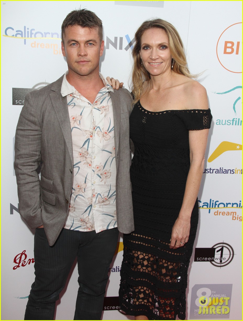 Heath Ledger's Father & Half-Sisters Unite At Scholarship Dinner ...