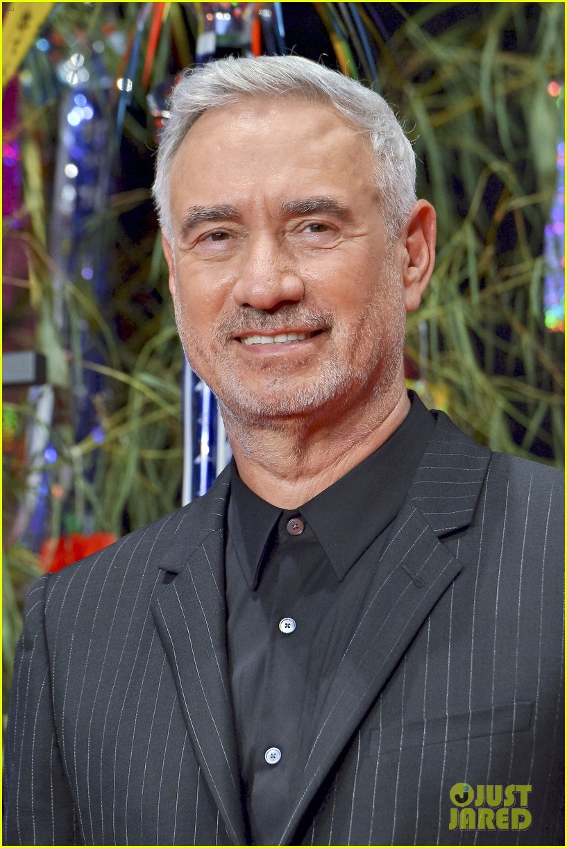 Liam Hemsworth & Maika Monroe Premiere 'Independence Day: Resurgence ...