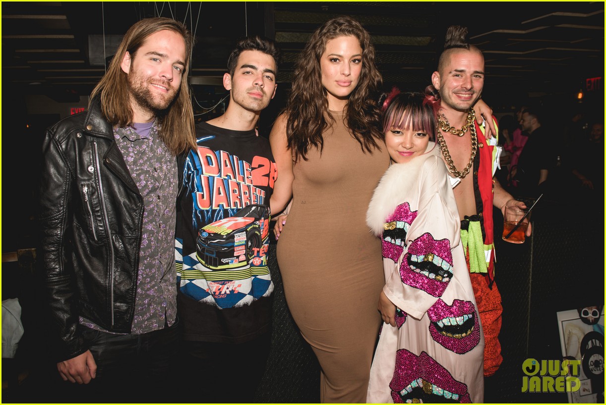 DNCE's Hit 'Cake By The Ocean' Goes Double Platinum: Photo 3672345 ...
