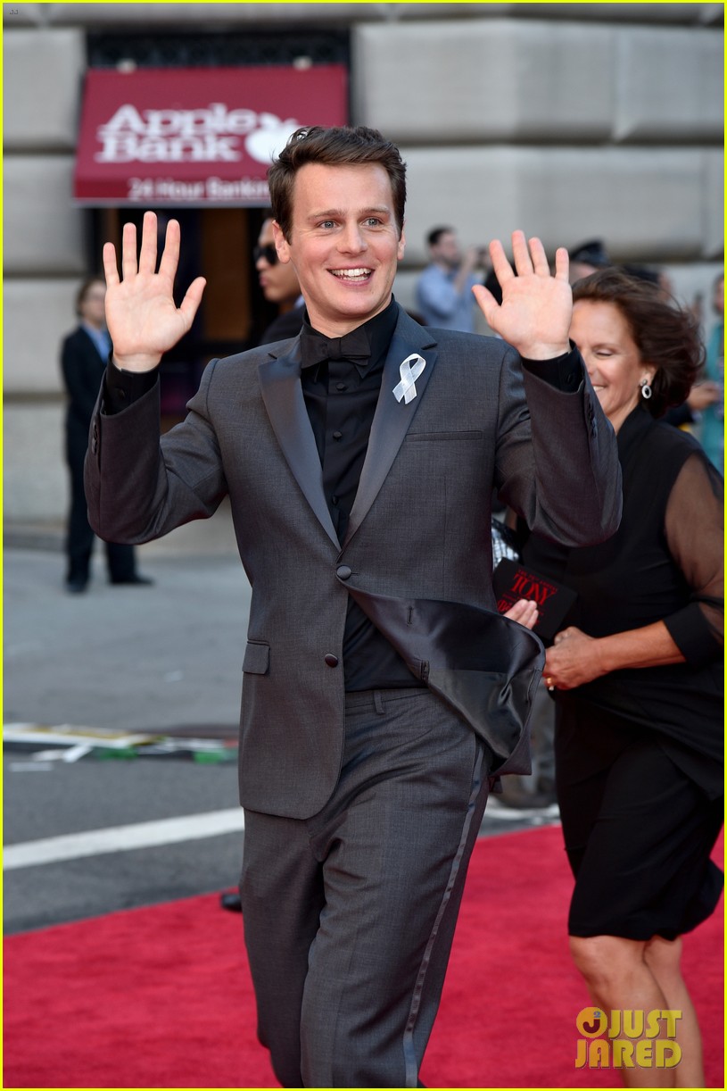 Hamilton's King Georges Jonathan Groff & Andrew Rannells Suit Up at ...