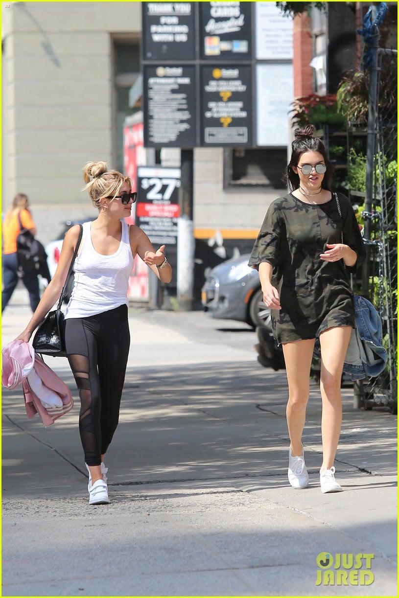 Hailey Baldwin Says She & Drake Are Just Friends: Photo 3687570 ...