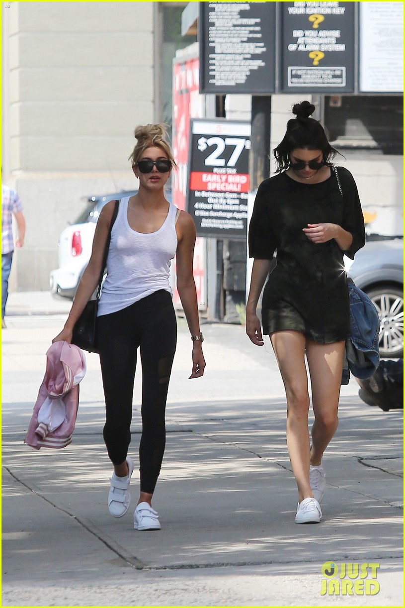 Hailey Baldwin Says She & Drake Are Just Friends: Photo 3687576 ...