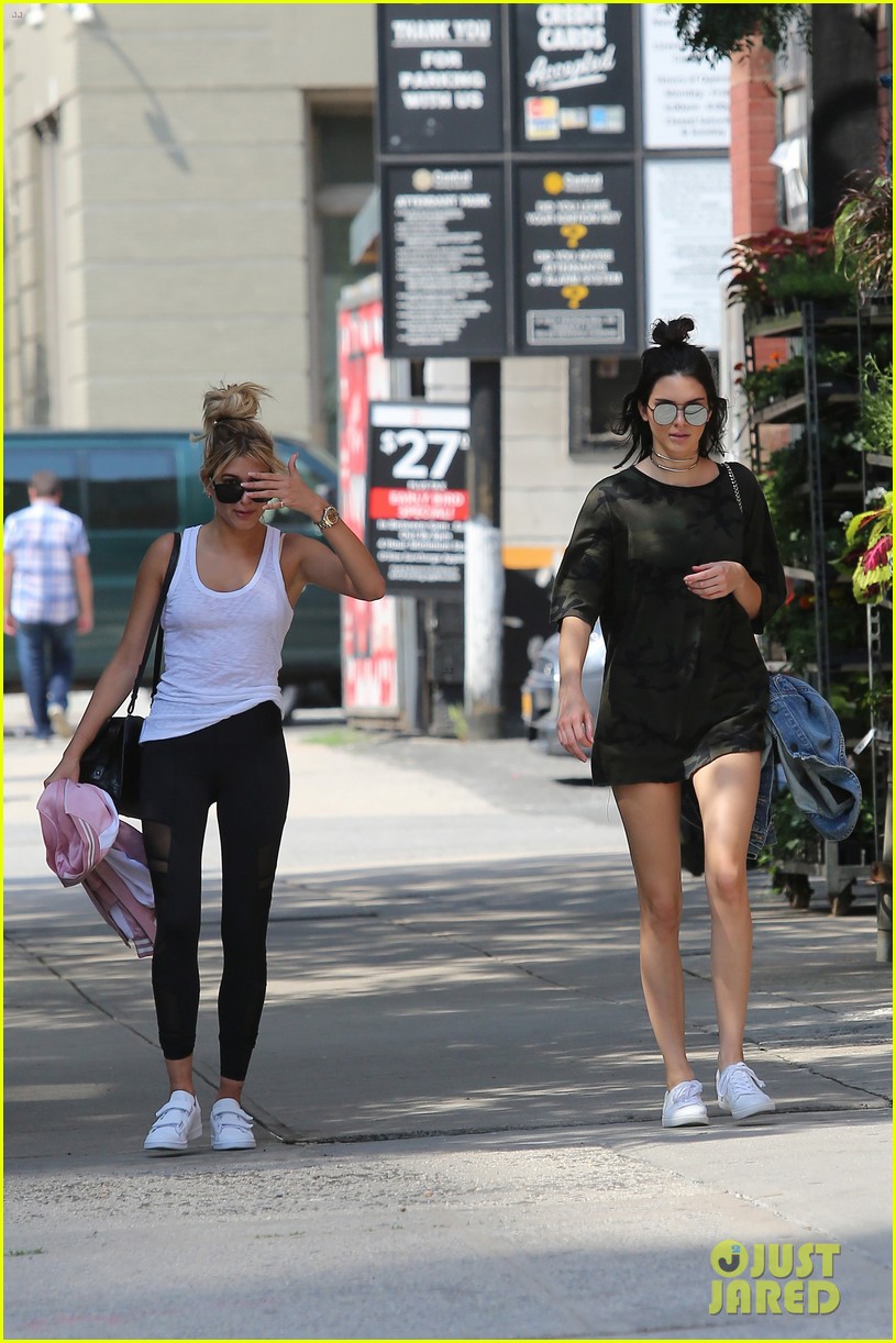 Hailey Baldwin Says She & Drake Are Just Friends: Photo 3687582 ...