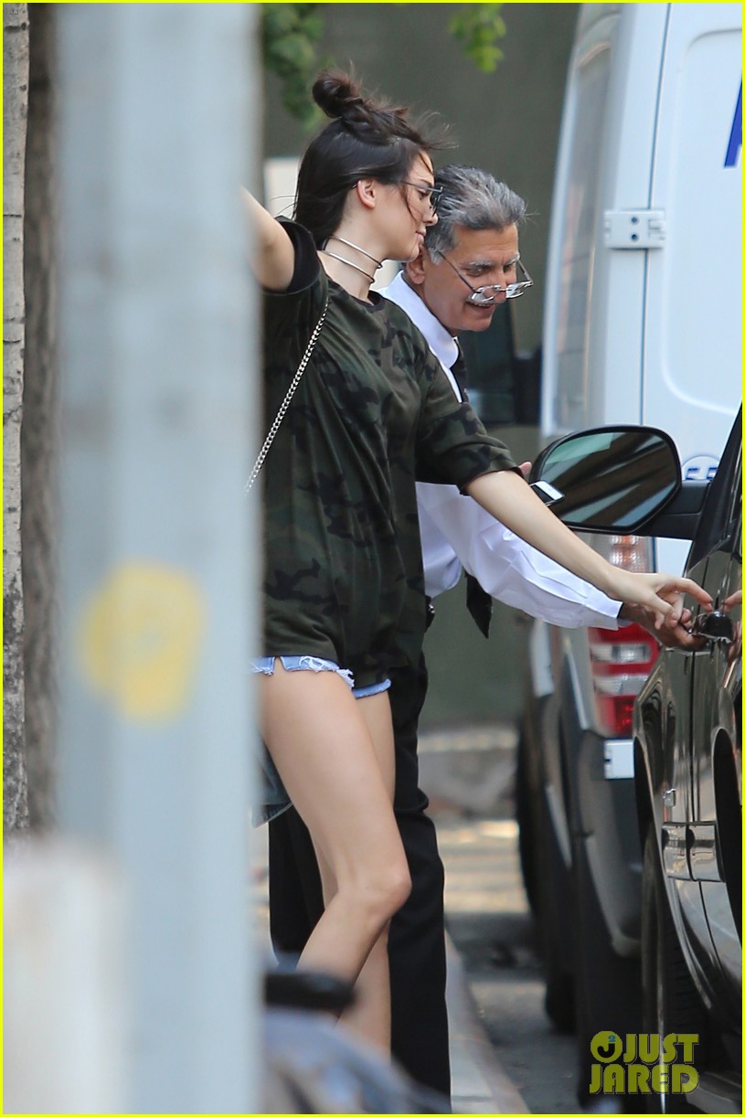 Hailey Baldwin Says She & Drake Are Just Friends: Photo 3687584 ...