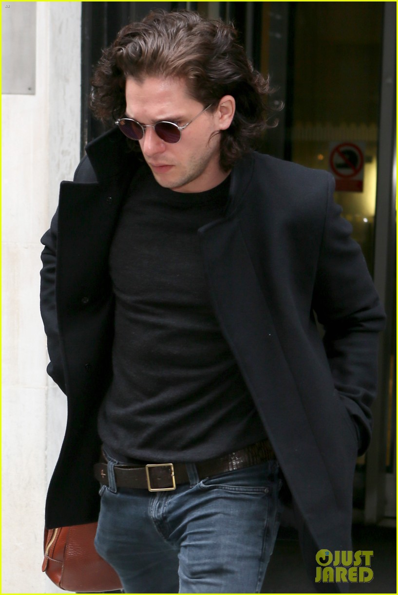 Kit Harington Steps Out with His Newly Shaved Face: Photo 3673011 | Kit ...