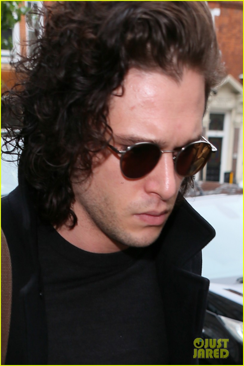 Kit Harington Steps Out with His Newly Shaved Face: Photo 3673013 | Kit ...