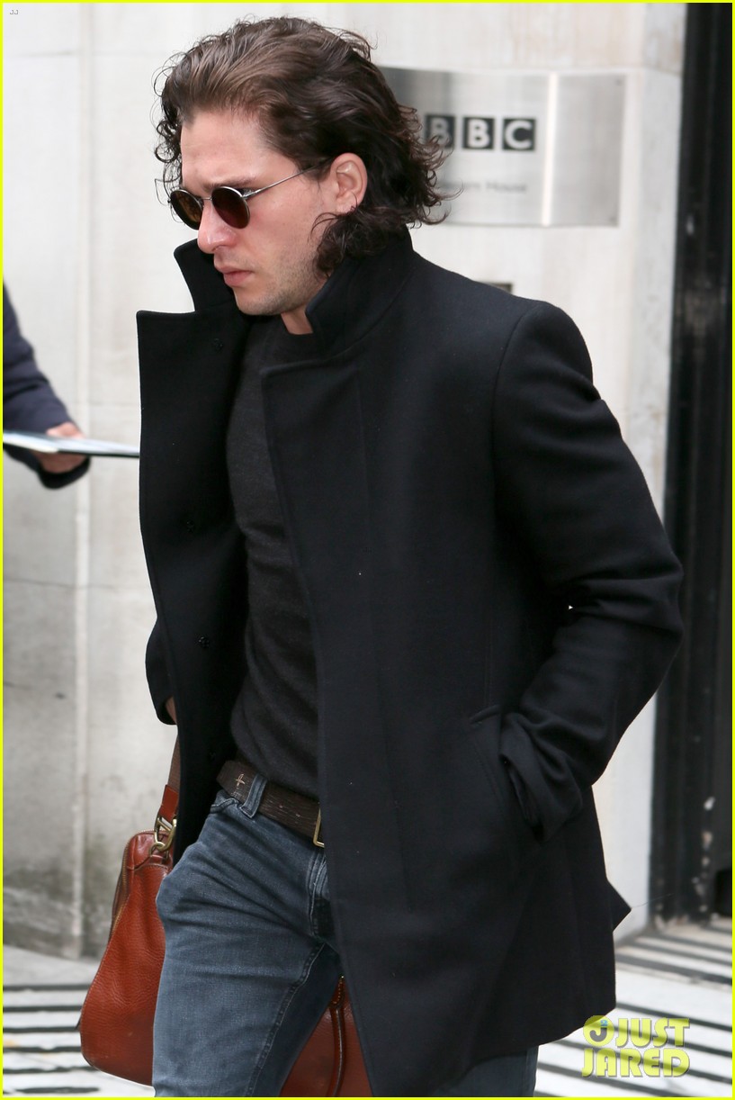 Kit Harington Steps Out with His Newly Shaved Face: Photo 3673014 | Kit ...