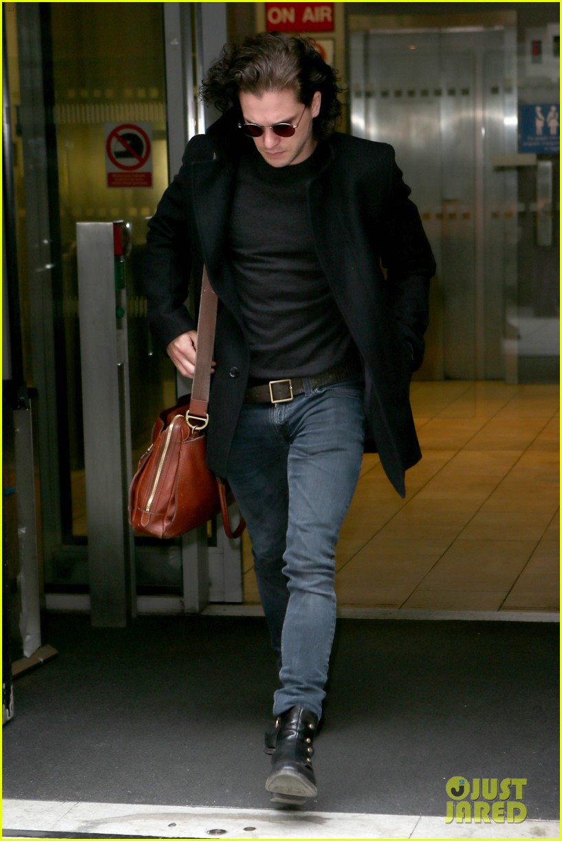 Kit Harington Steps Out with His Newly Shaved Face: Photo 3673016 | Kit ...
