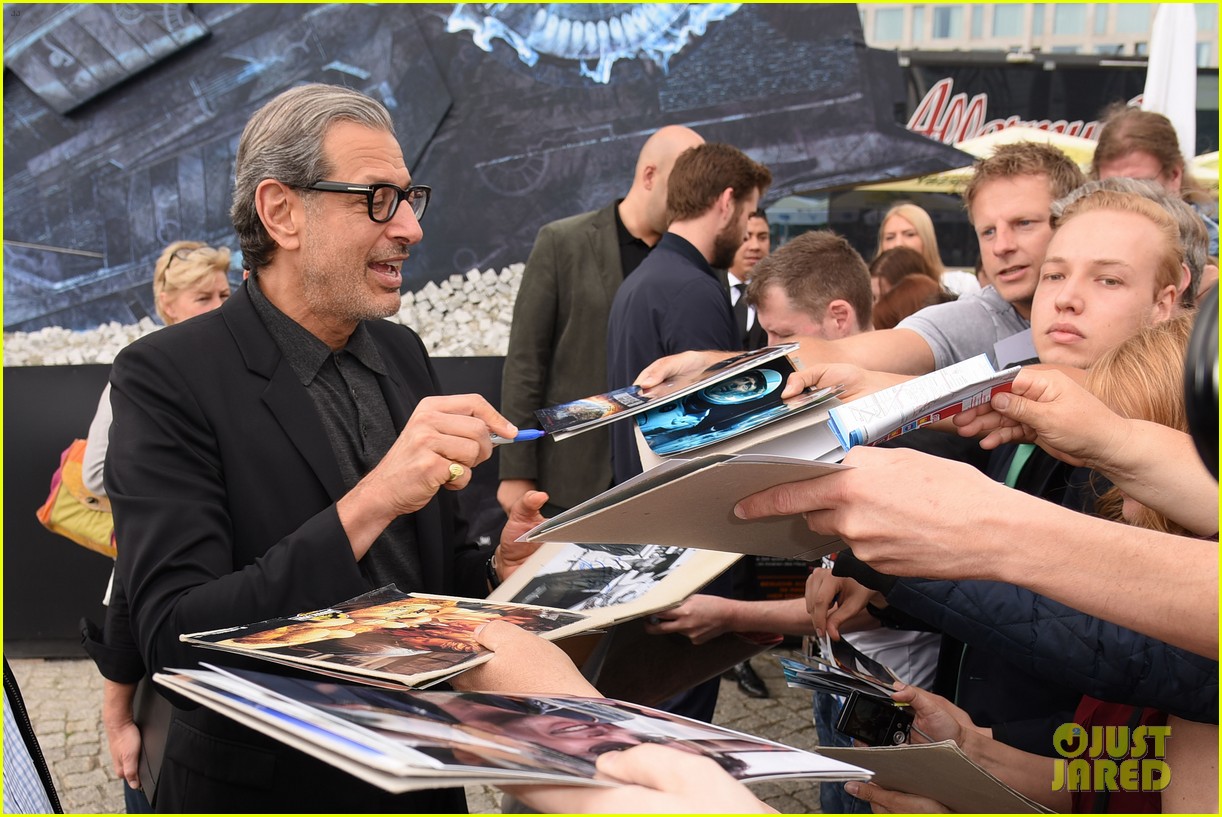 Liam Hemsworth Gets Smashed In The Face By A Bowling Ball On 'The Footy ...