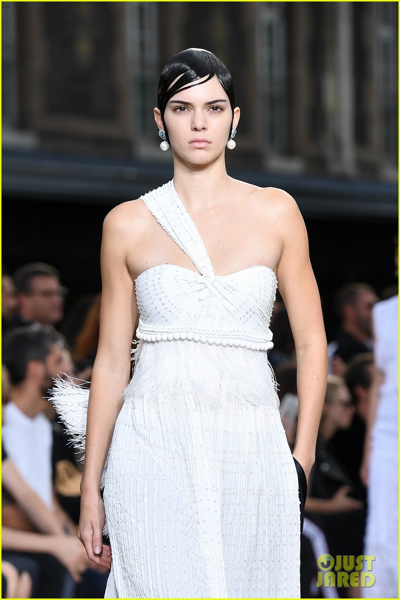 Kendall Jenner & Bella Hadid Walk in Givenchy's Paris Show: Photo ...