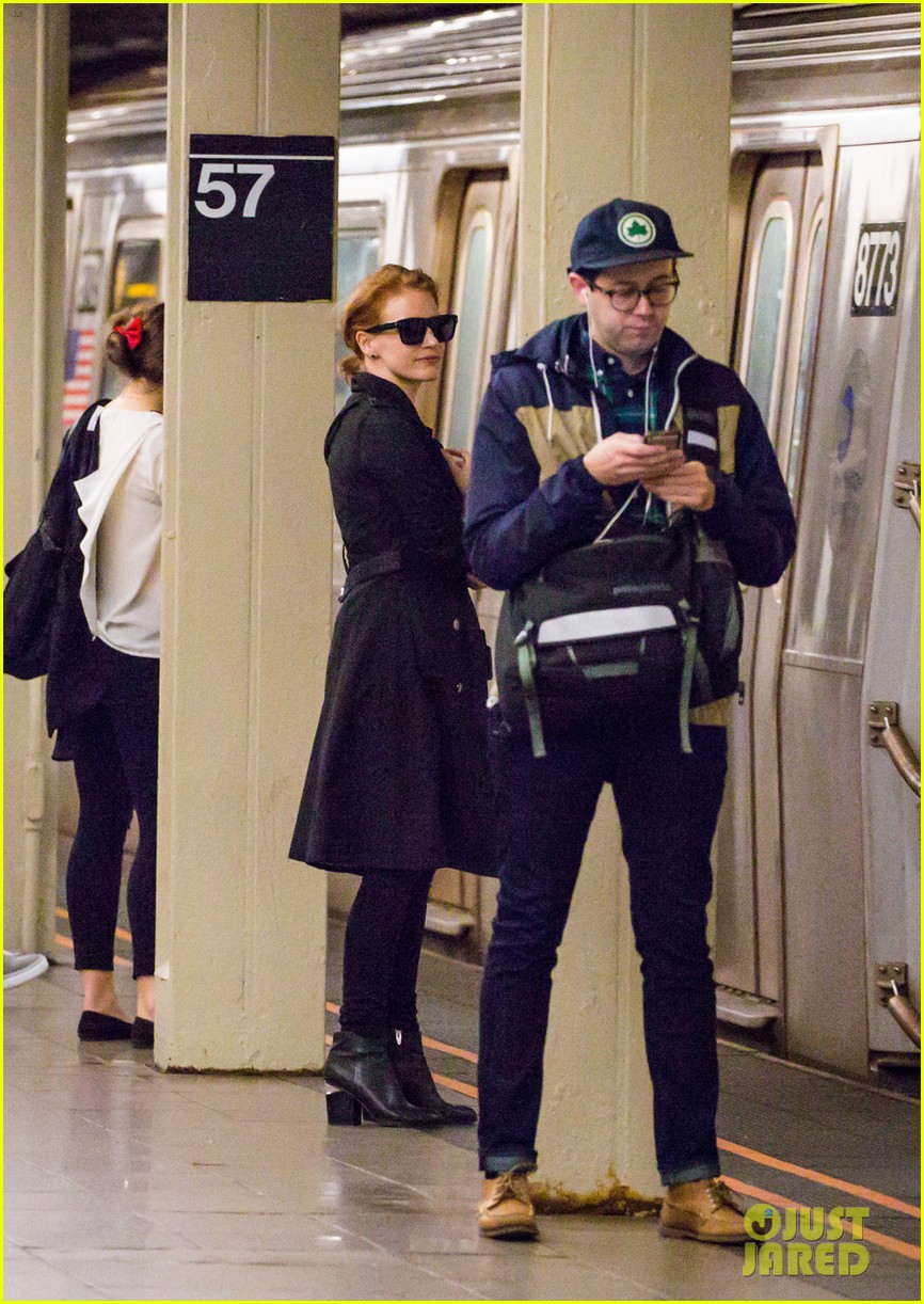 Jessica Chastain Casually Rides the Subway in New York City: Photo ...