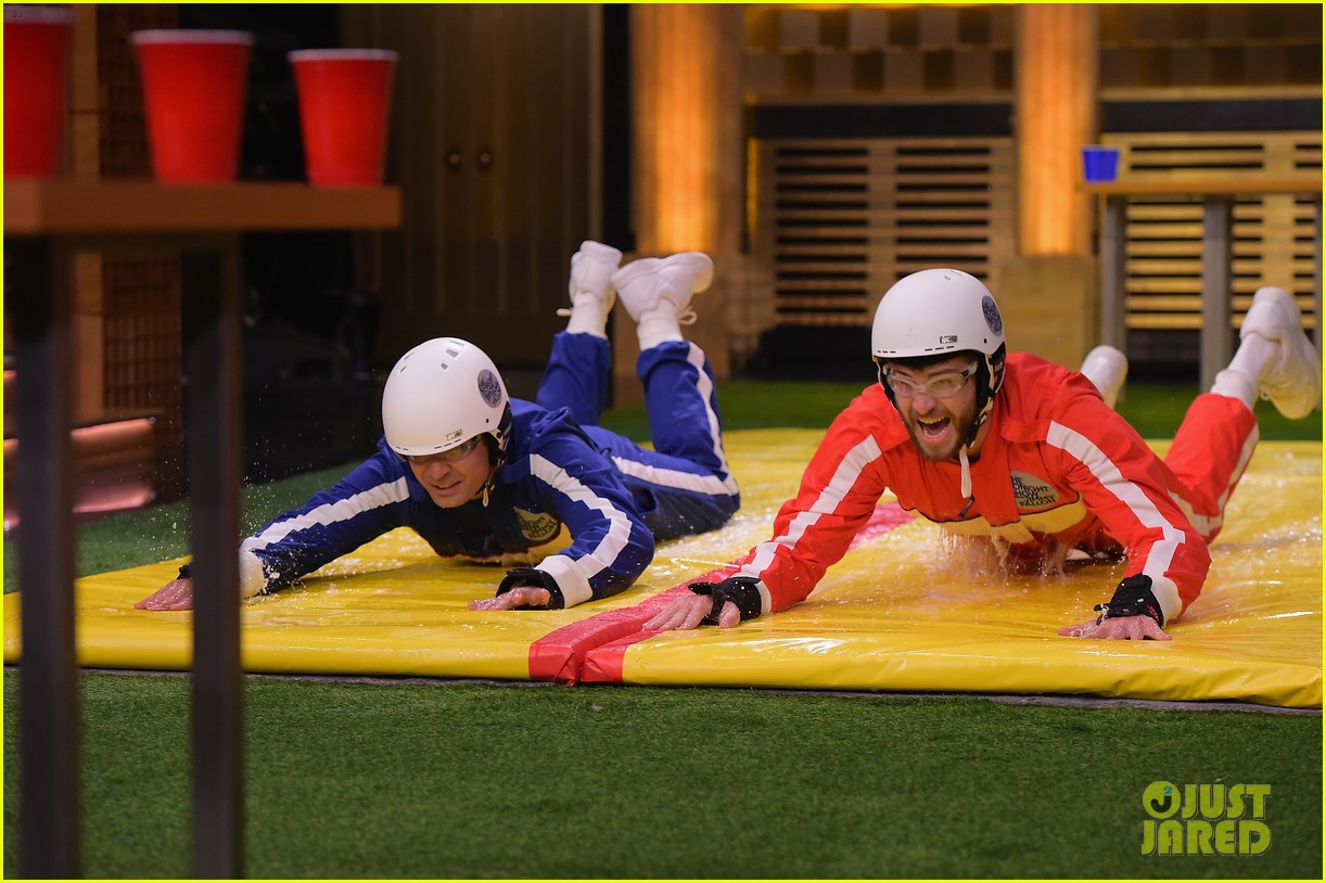Liam Hemsworth Beats Jimmy Fallon in 'Slip & Flip' Game!: Photo 3681867 ...