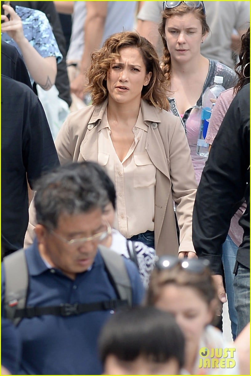 Jennifer Lopez Will Host a Facebook Live Chat For 'Ice Age': Photo ...