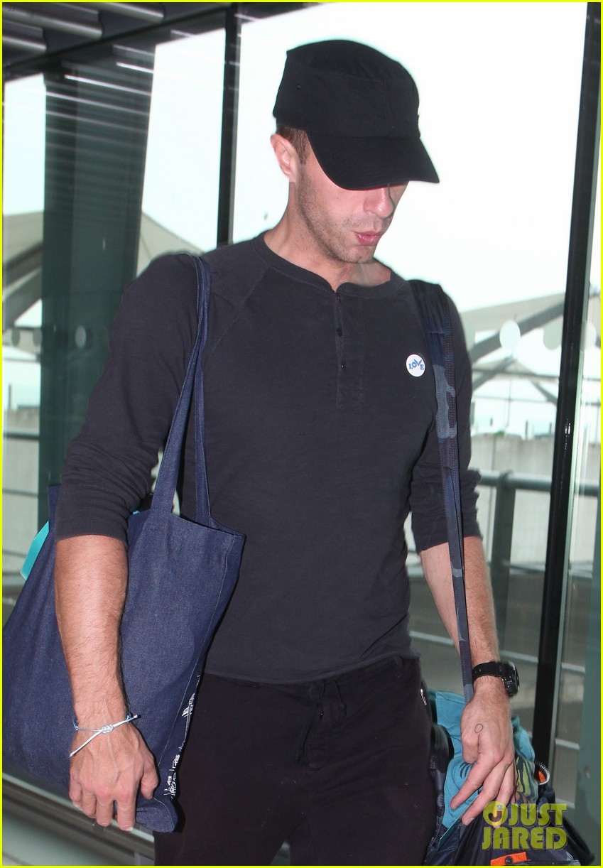 Chris Martin Jets Out of London While on Tour With Coldplay: Photo ...