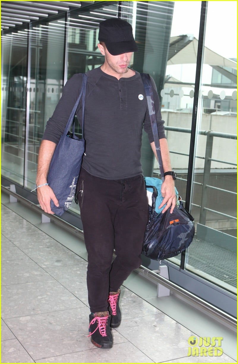 Chris Martin Jets Out of London While on Tour With Coldplay: Photo ...