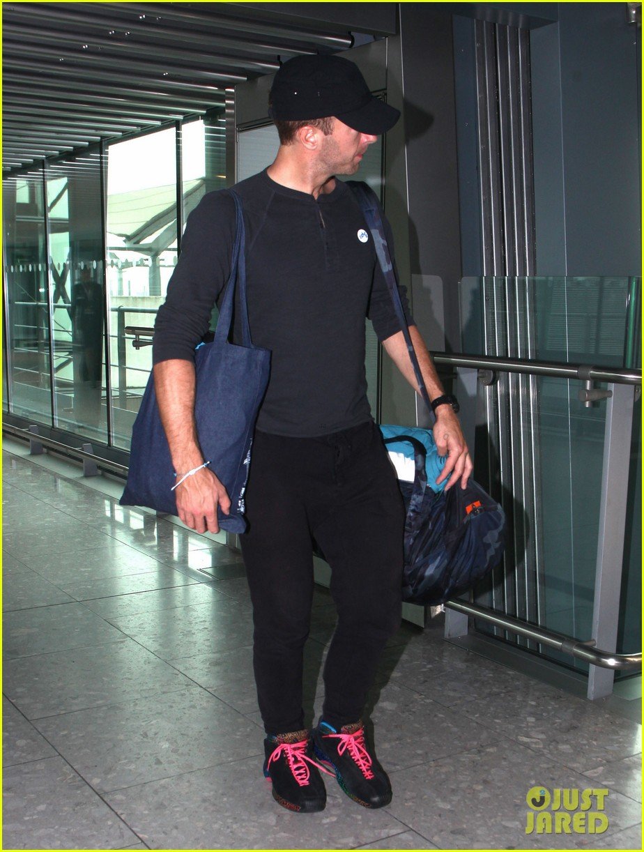 Chris Martin Jets Out of London While on Tour With Coldplay: Photo ...