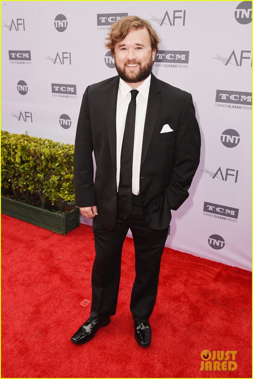 Idina Menzel Sings 'Close Encounters' Theme to Honor John Williams at ...