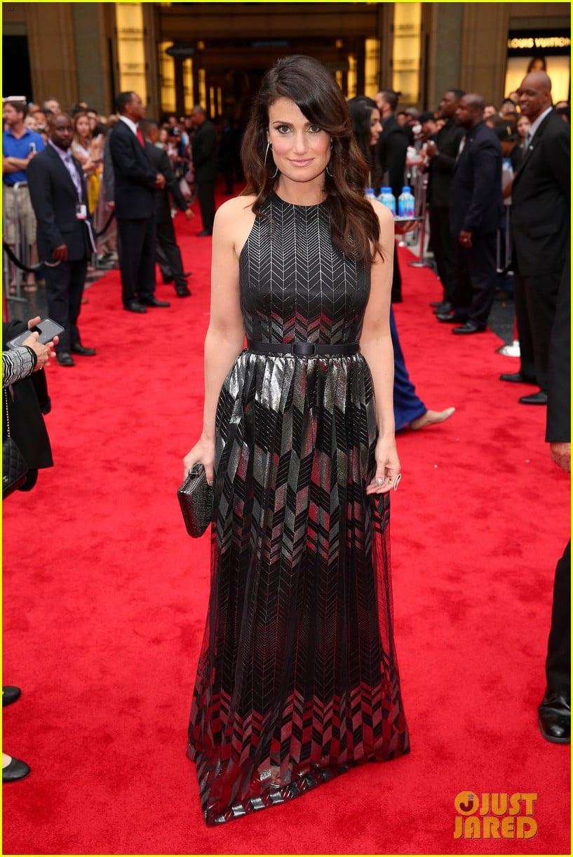 Idina Menzel Sings 'Close Encounters' Theme to Honor John Williams at ...