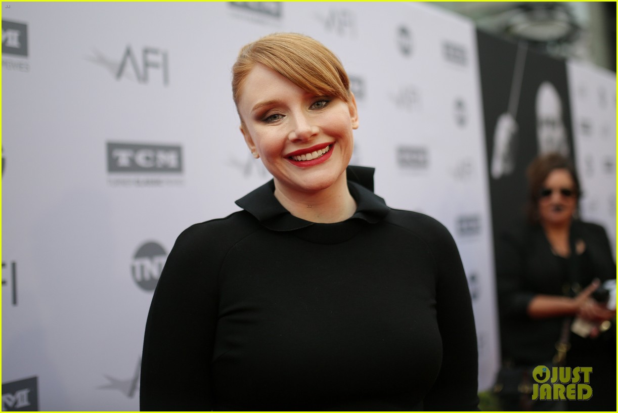 Idina Menzel Sings 'Close Encounters' Theme to Honor John Williams at ...