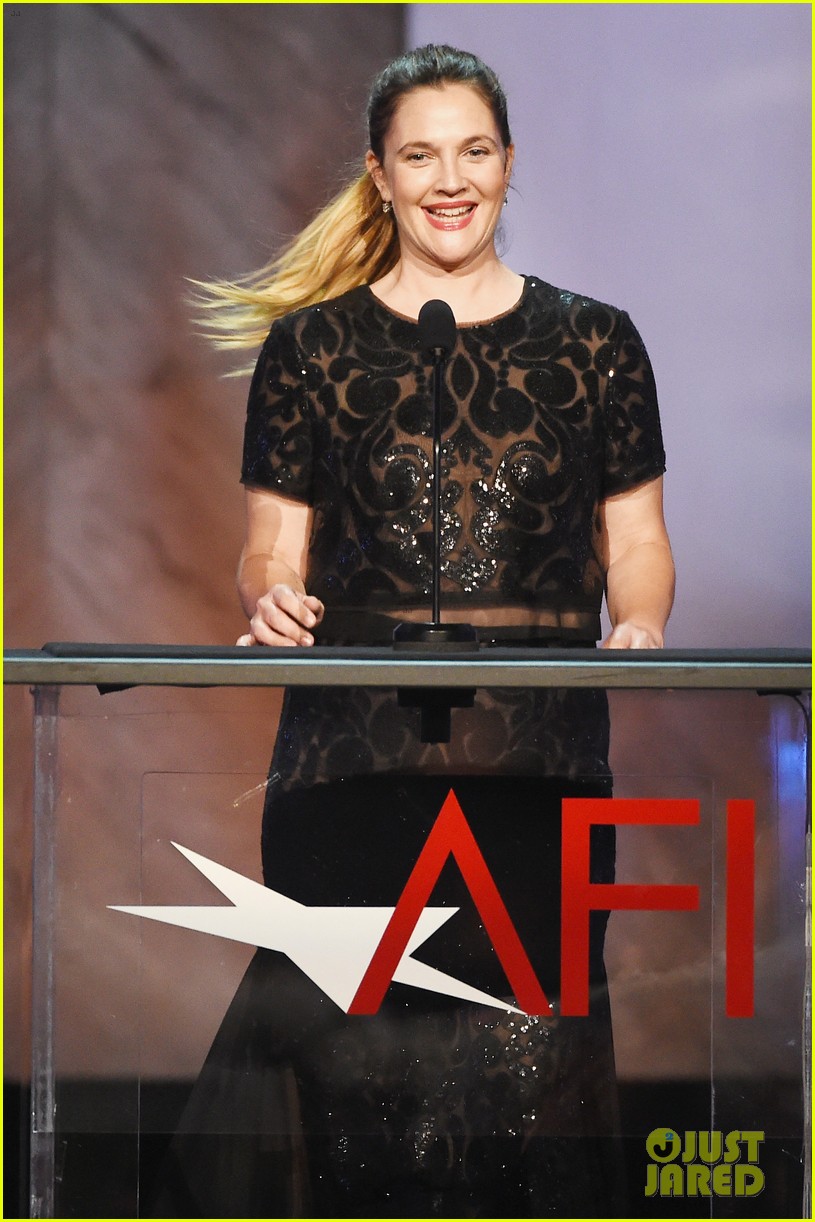 Idina Menzel Sings 'Close Encounters' Theme to Honor John Williams at ...