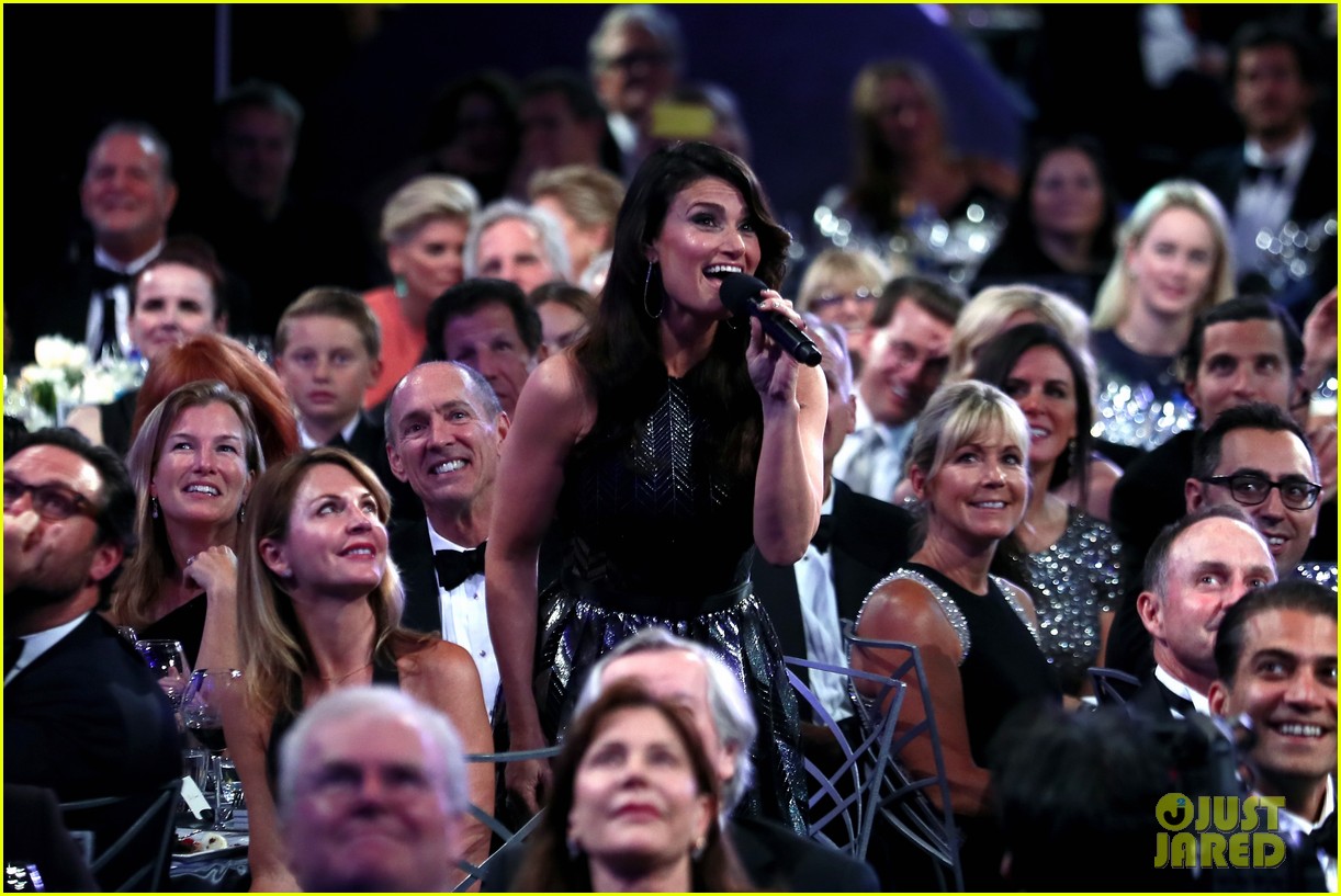 Idina Menzel Sings 'Close Encounters' Theme to Honor John Williams at ...