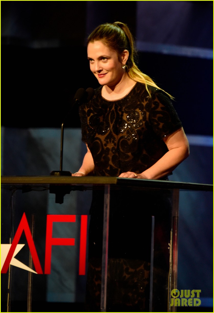 Idina Menzel Sings 'Close Encounters' Theme to Honor John Williams at ...