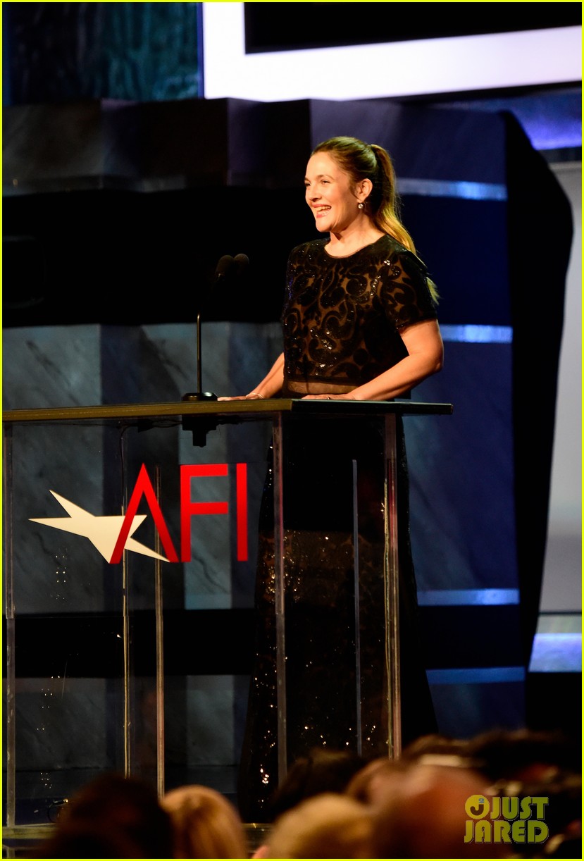 Idina Menzel Sings 'Close Encounters' Theme to Honor John Williams at ...