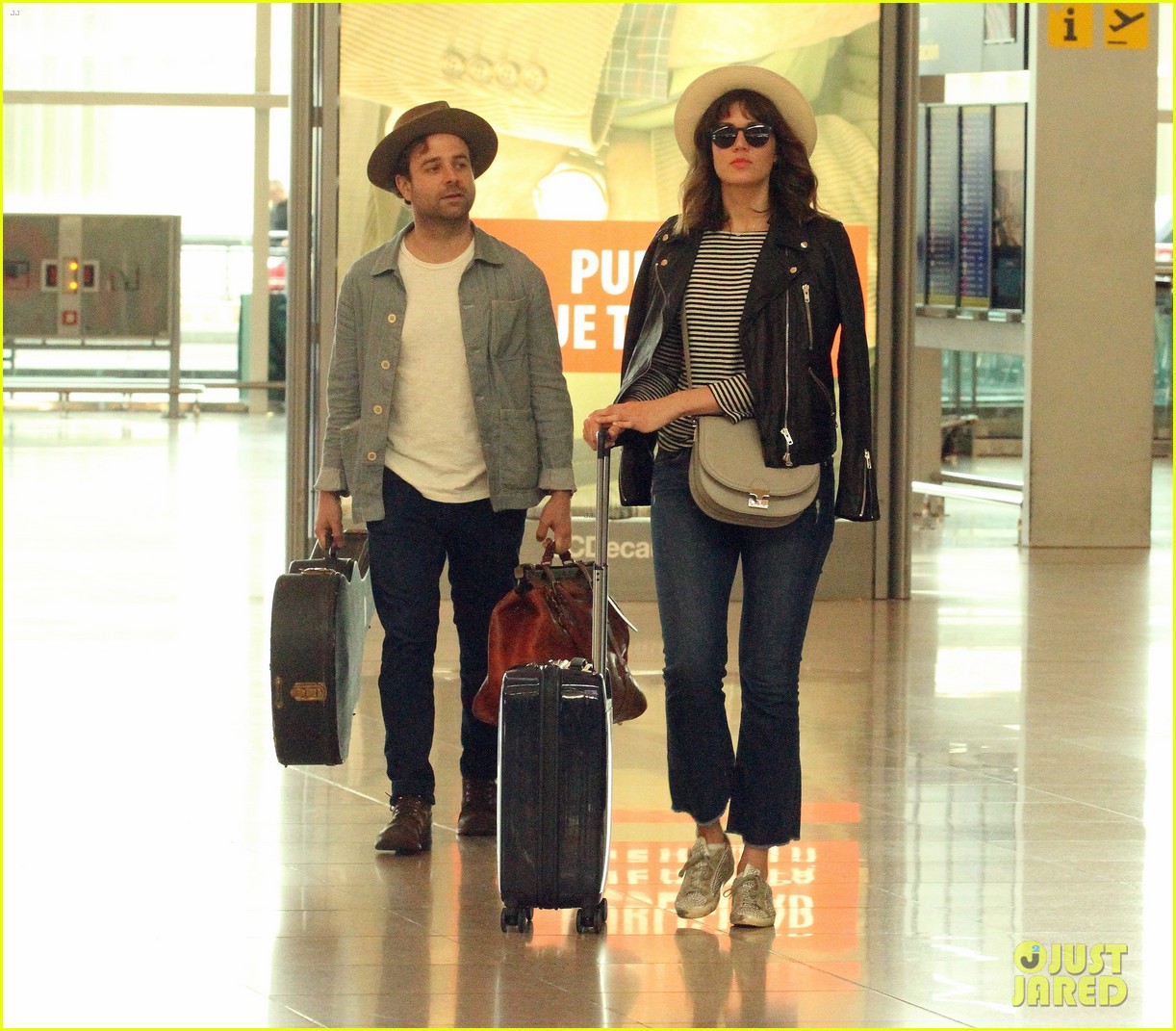 Mandy Moore Flies Home from Vacation with Boyfriend Taylor Goldsmith ...
