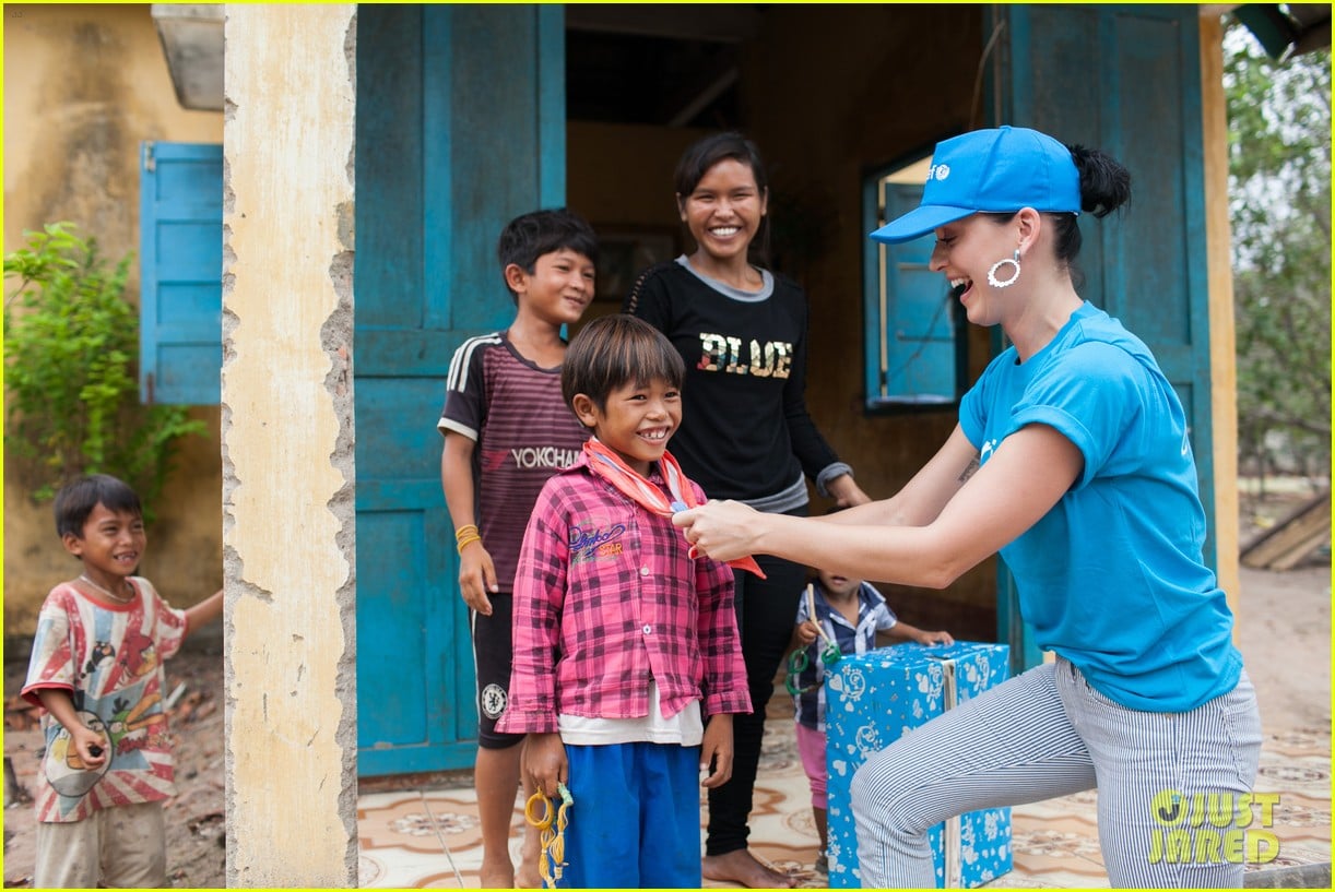 Katy Perry Meets with Children & Families During UNICEF Visit to ...