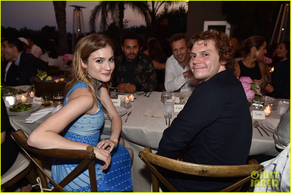 Evan Peters & Skyler Samuels Have an 'AHS' Reunion at Just Jared ...