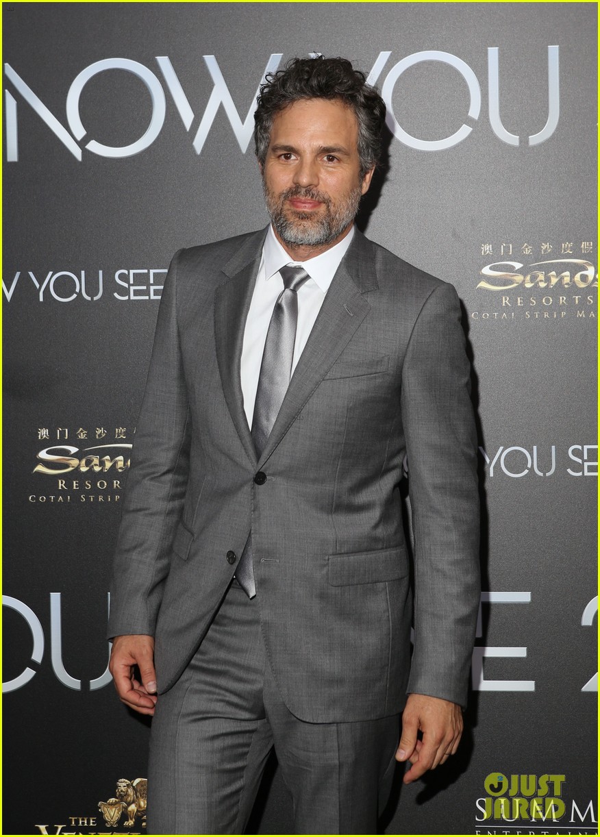 Mark Ruffalo & Lizzy Caplan Bring 'Now You See Me 2' To NYC!: Photo ...