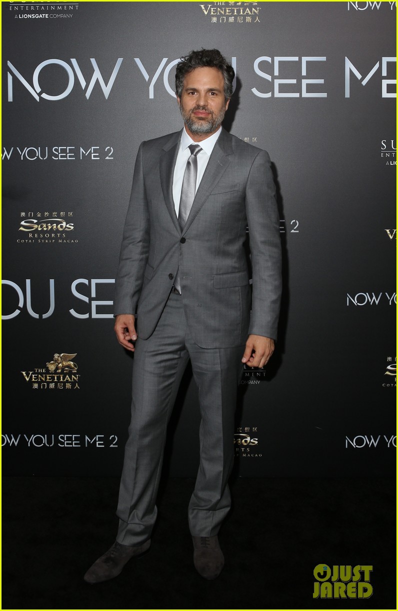 Mark Ruffalo & Lizzy Caplan Bring 'Now You See Me 2' To NYC!: Photo ...