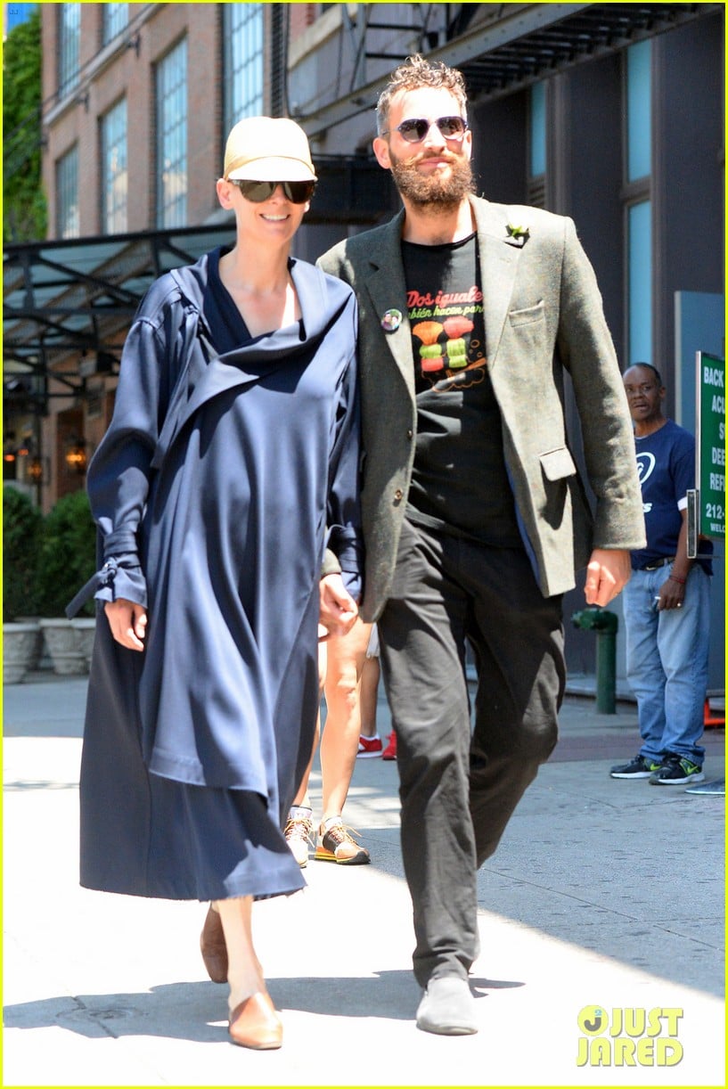 Tilda Swinton & Partner Sandro Kopp Hold Hands in NYC: Photo 3677039 ...