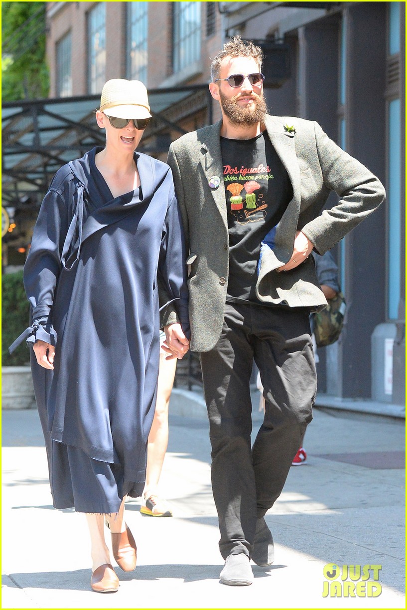Tilda Swinton & Partner Sandro Kopp Hold Hands in NYC: Photo 3677040 ...