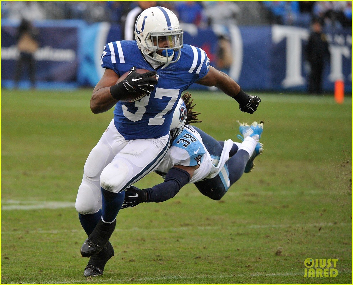 Zurlon Tipton Dead - Ex-NFL Player Dies in Accidental Shooting: Photo ...