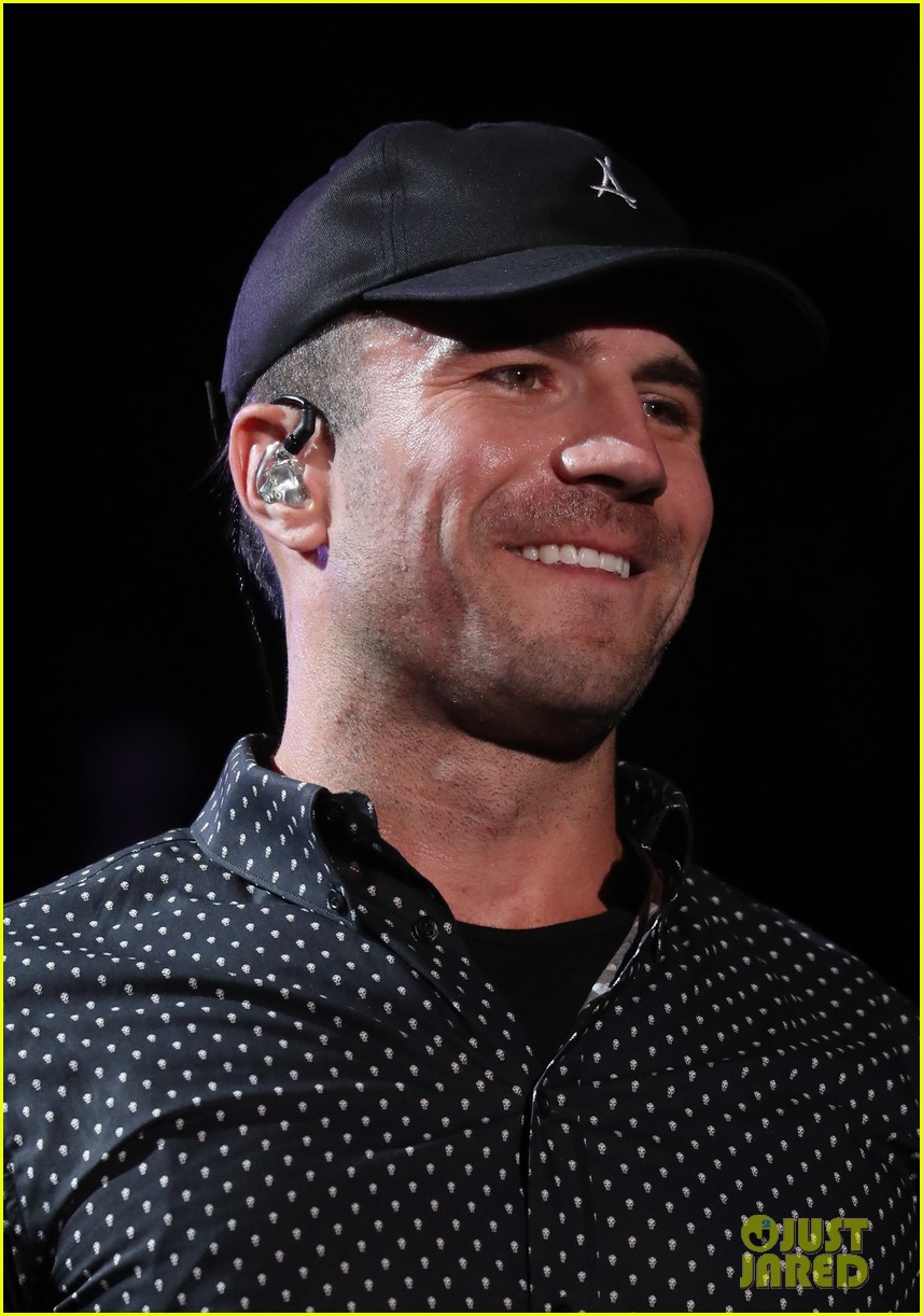 Carrie Underwood & Sam Hunt Rock CMA Music Festival 2016: Photo 3679725 ...