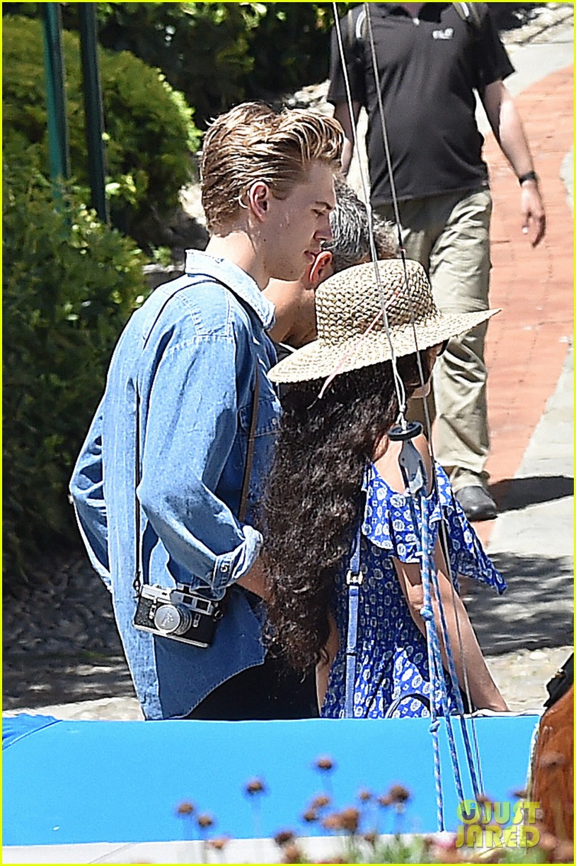 Austin Butler Shows Off Short Haircut on Italian Vacation With Vanessa ...