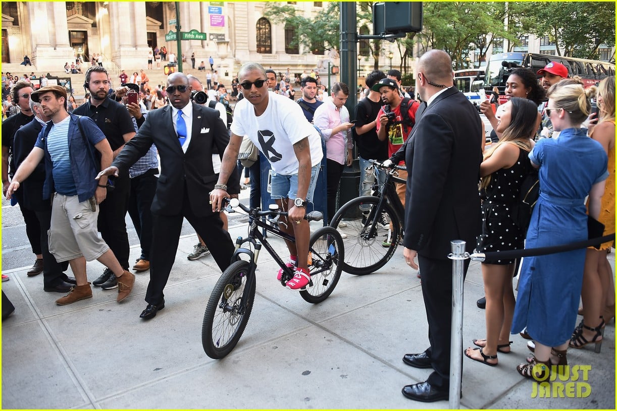 Pharrell Williams Has Awesome Reaction To Student's Music At NYC ...