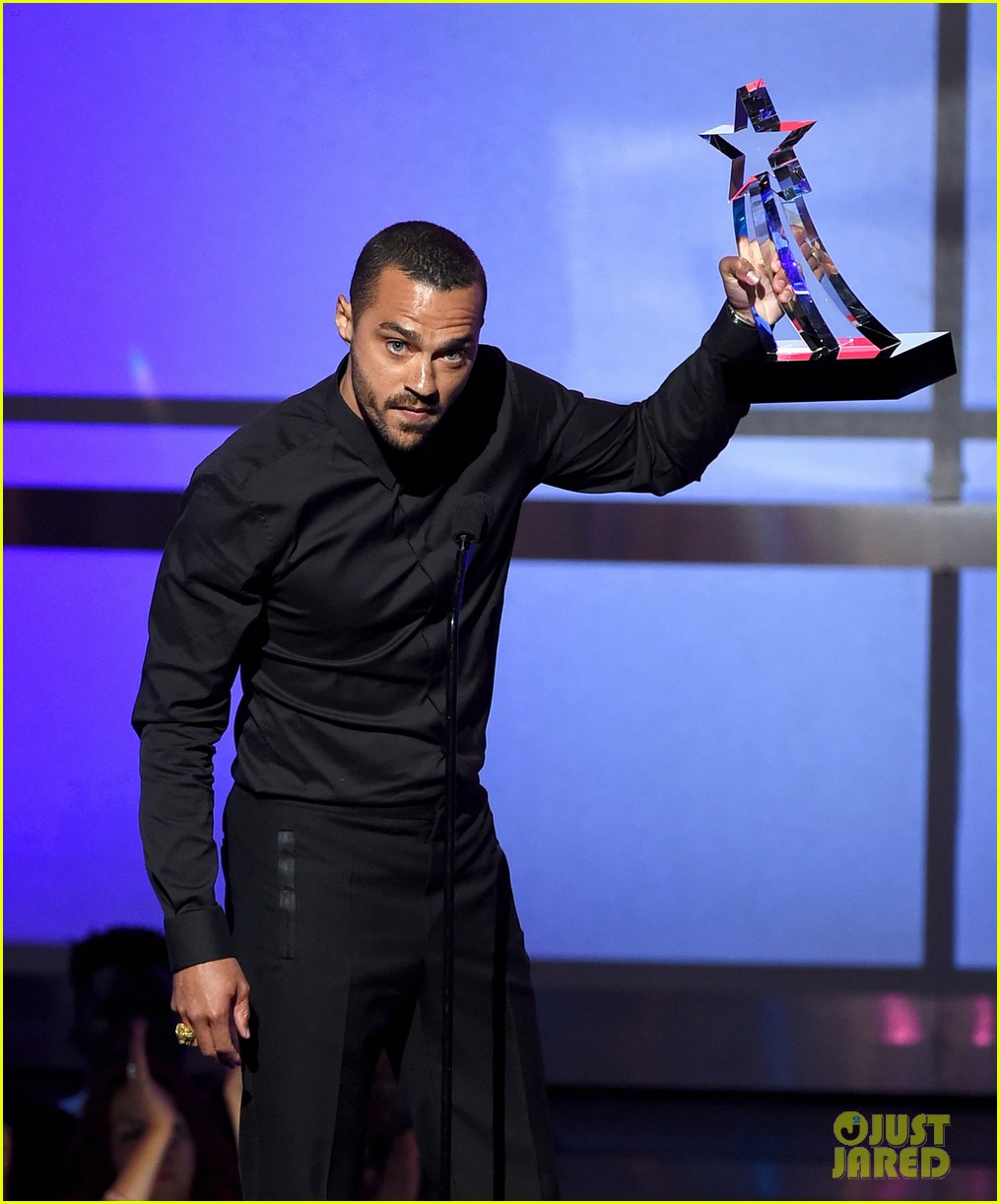 Jesse Williams Delivers Powerful Humanitarian Award Acceptance Speech ...