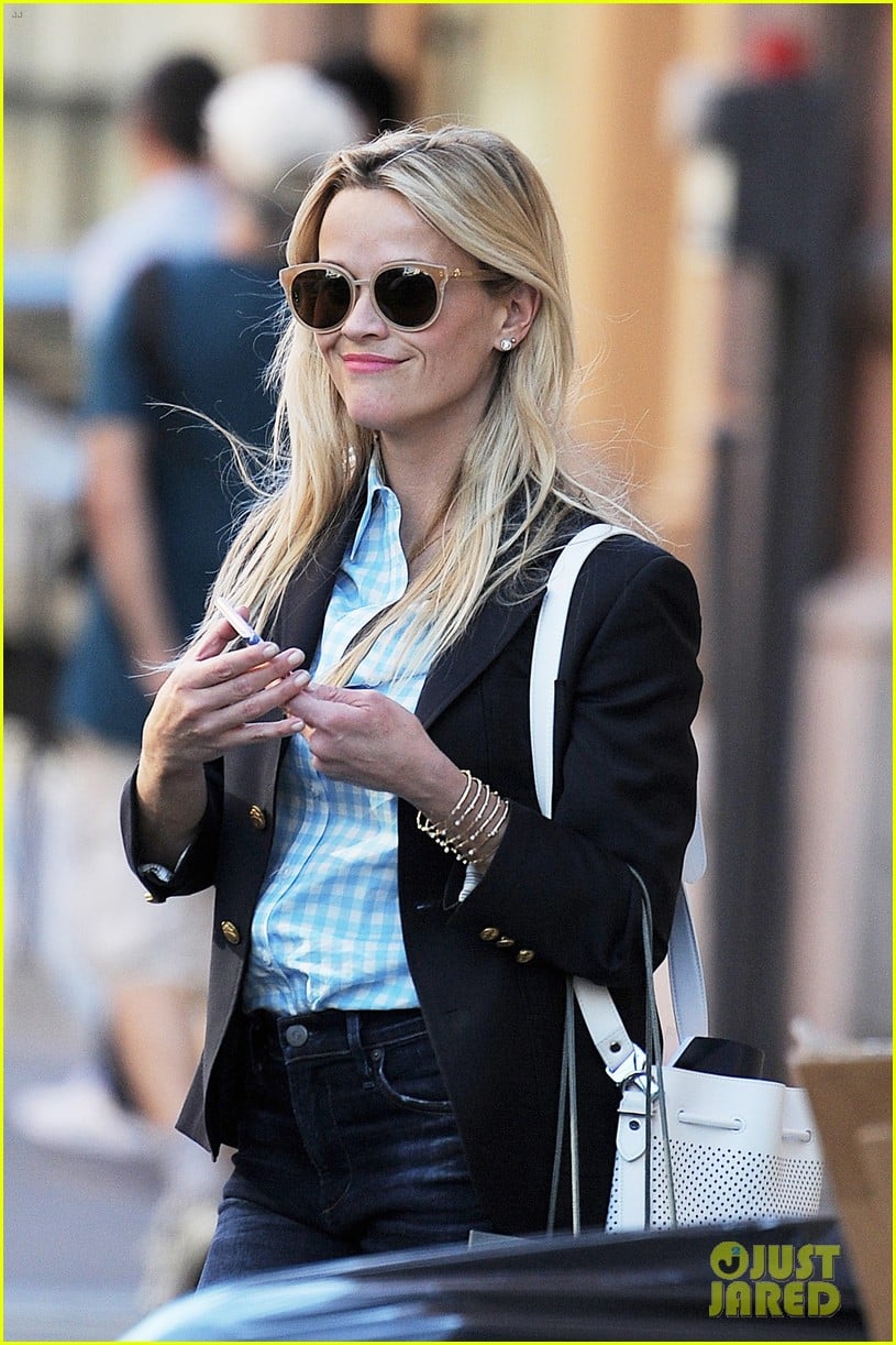 Reese Witherspoon Models Her Fashion Line While in NYC: Photo 3683640 ...