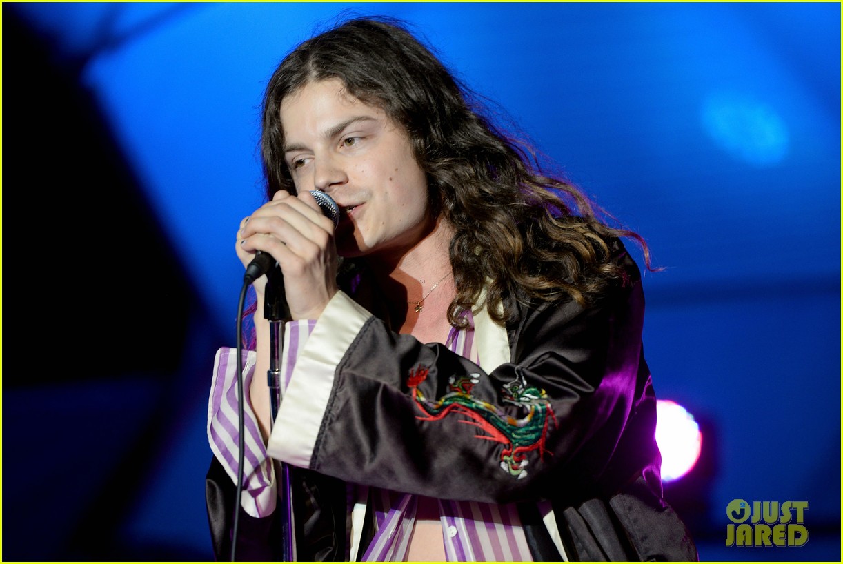 BØRNS Gets Hit in Face By Glowing Ball During Concert (Video): Photo ...