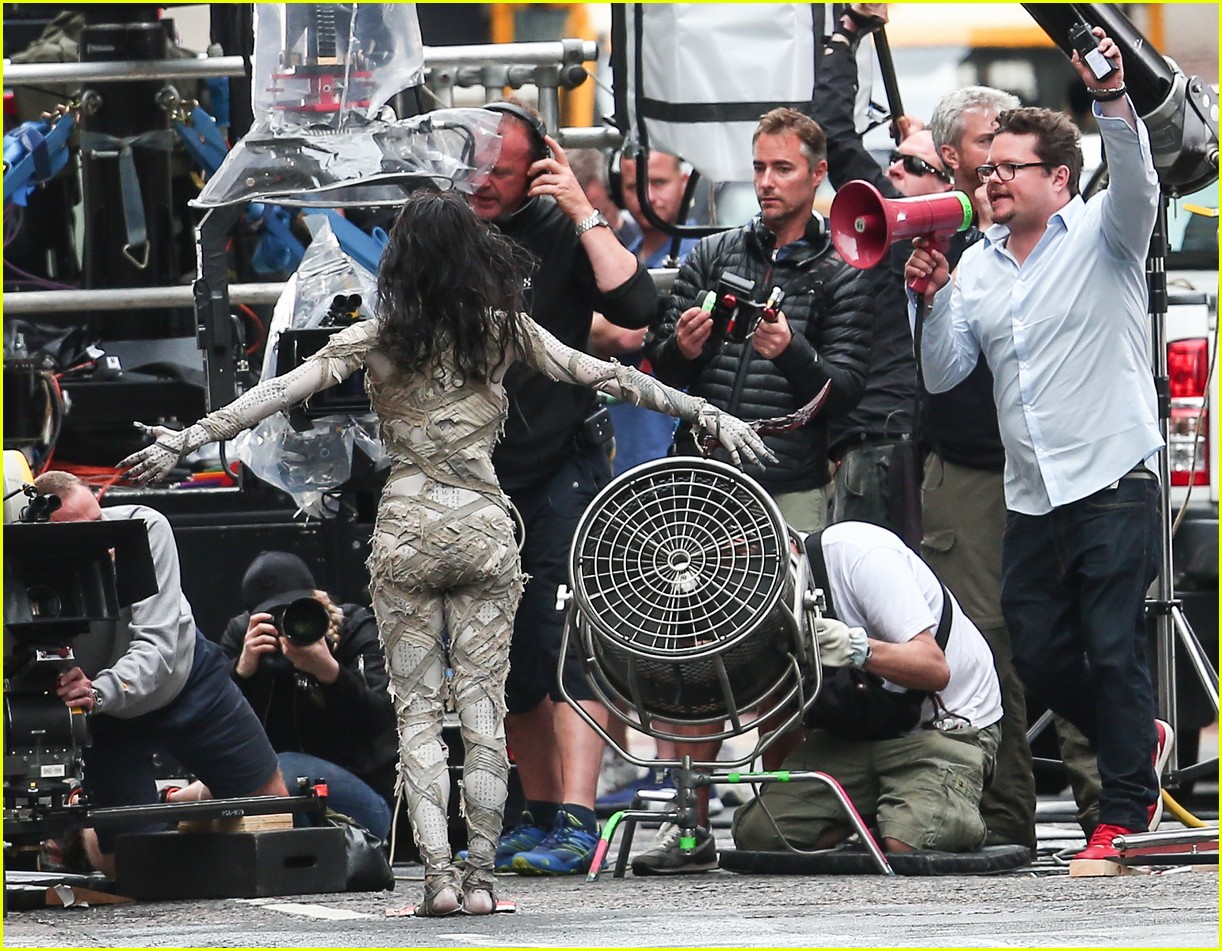 Photo: sofia boutella films the mummy in full costume makeup 32 | Photo ...