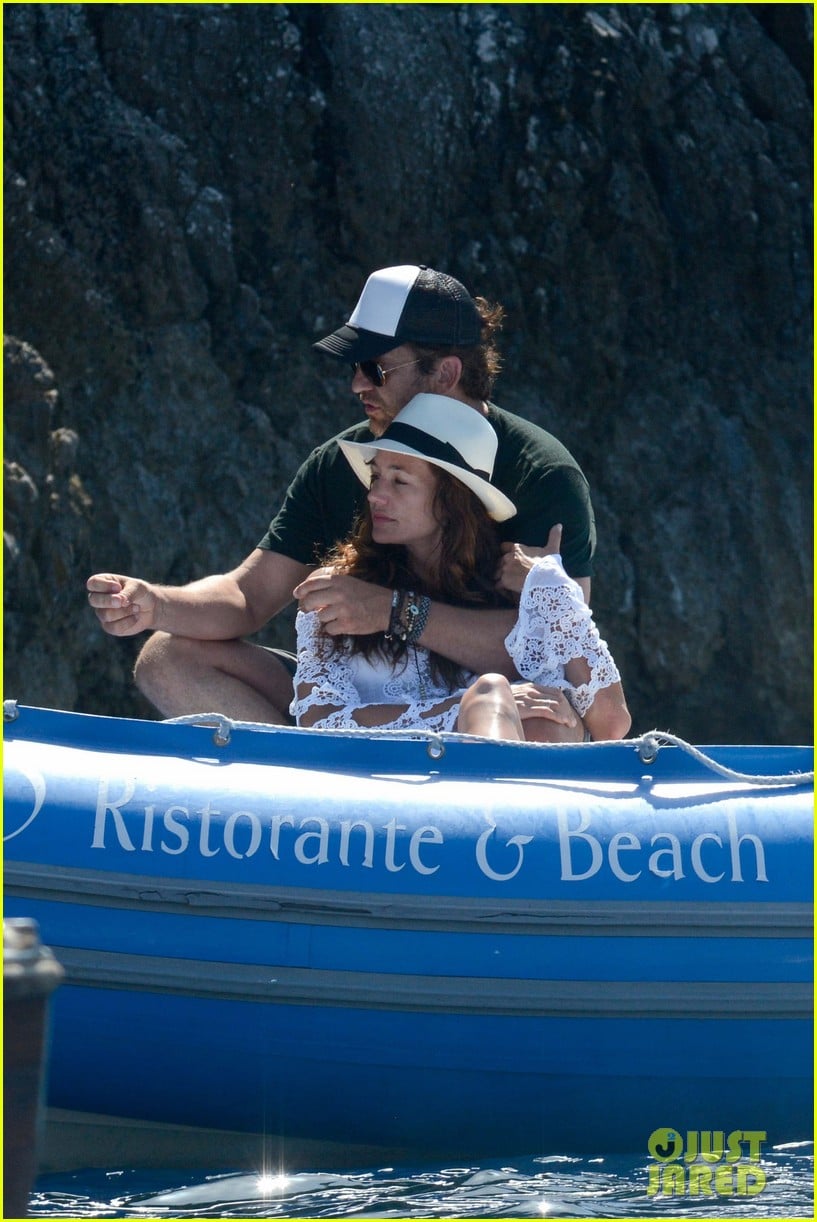 Gerard Butler & Girlfriend Morgan Brown Enjoy a Romantic Boat Ride in ...