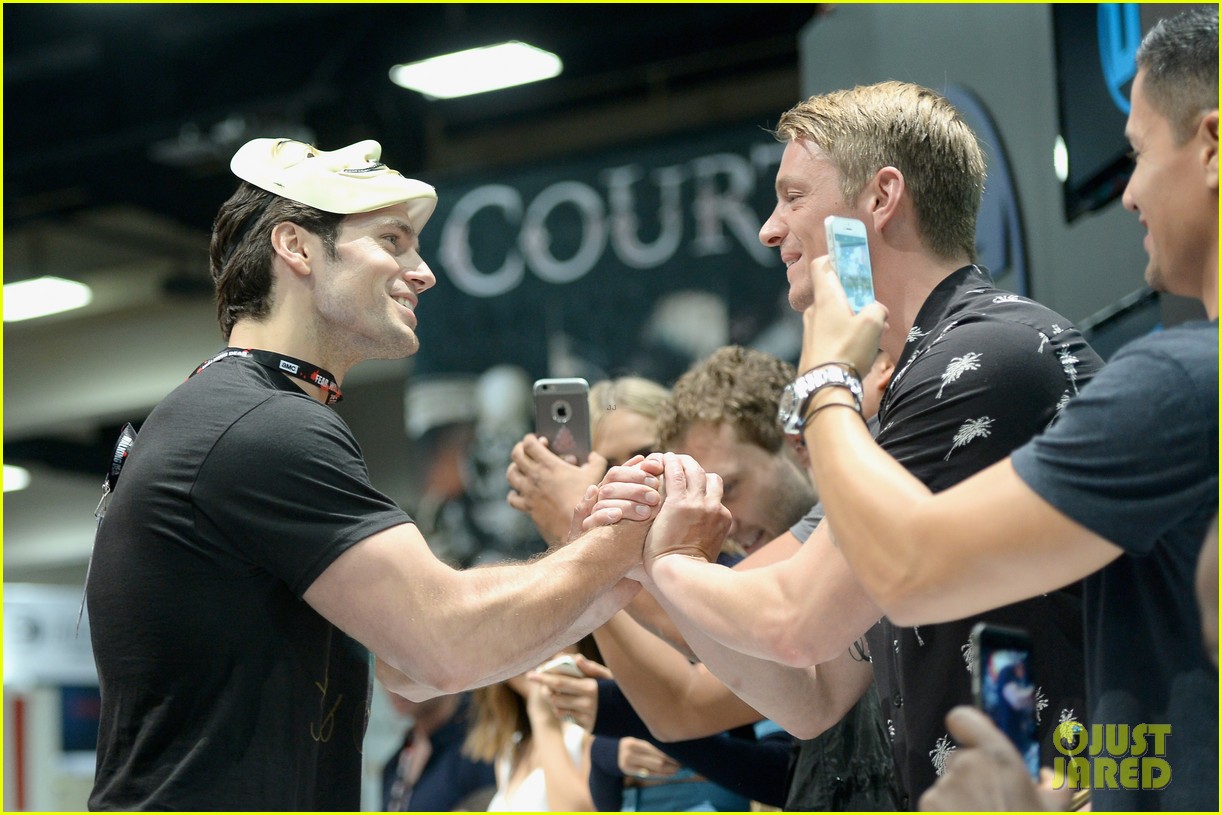 Henry Cavill Wears Disguise to Comic-Con, Pranks 'Suicide Squad' Cast ...